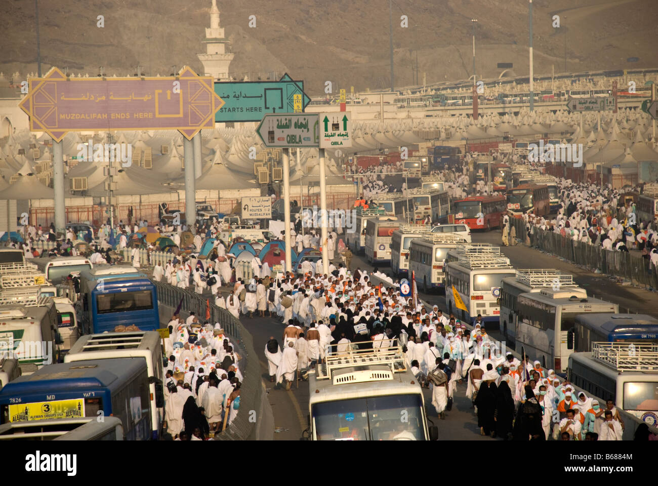Muslim pilgrims arriving Mina on the morning of the third day of hajj ...