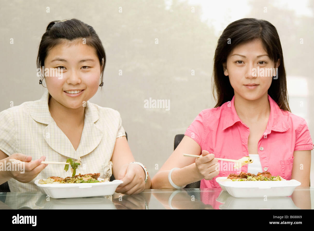 Business people having lunch break 20s adult hi-res stock photography ...