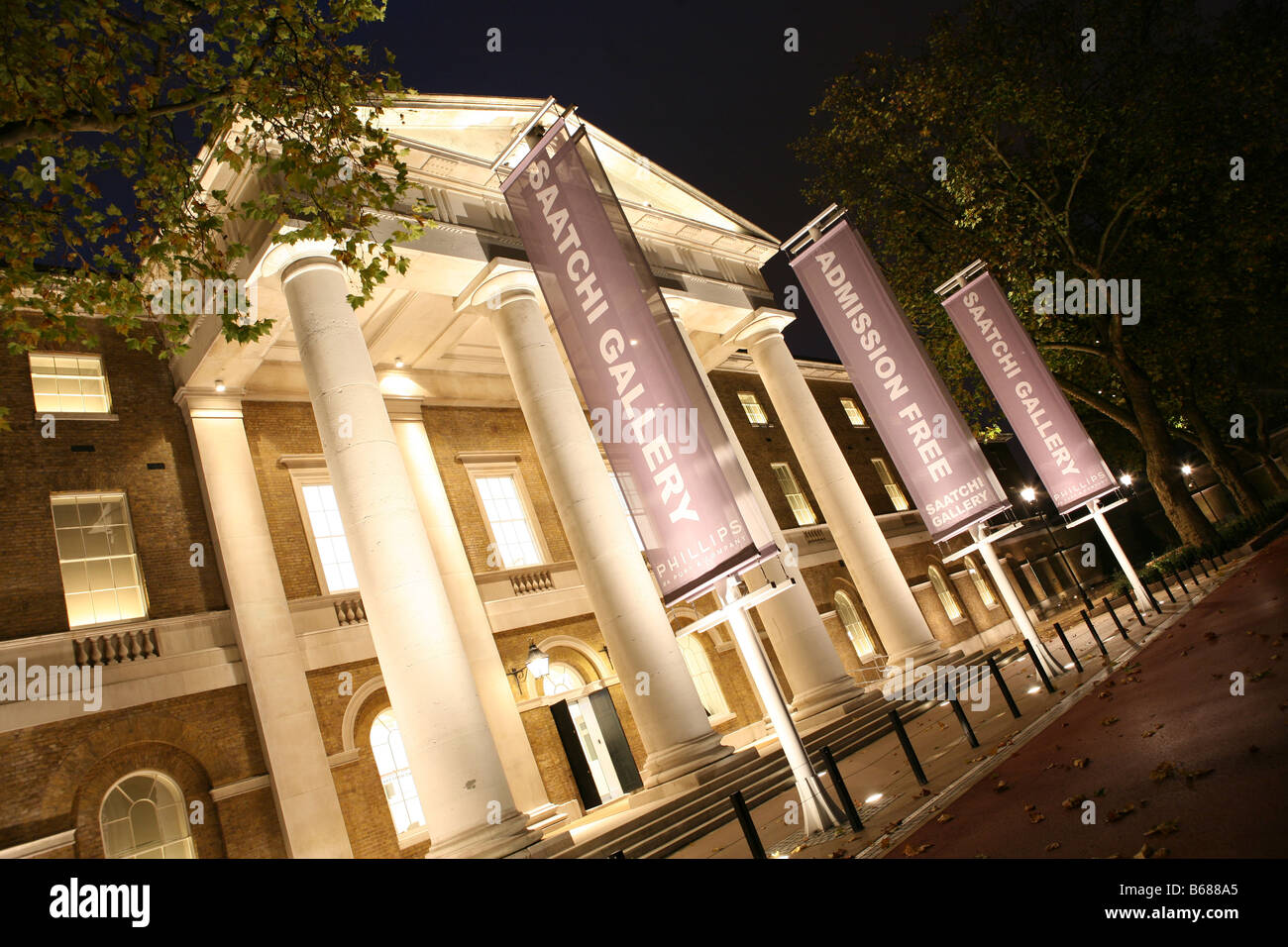 New Saatchi Gallery London UK Stock Photo - Alamy