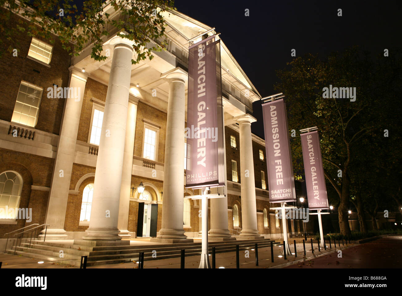 Saatchi gallery london hi-res stock photography and images - Alamy