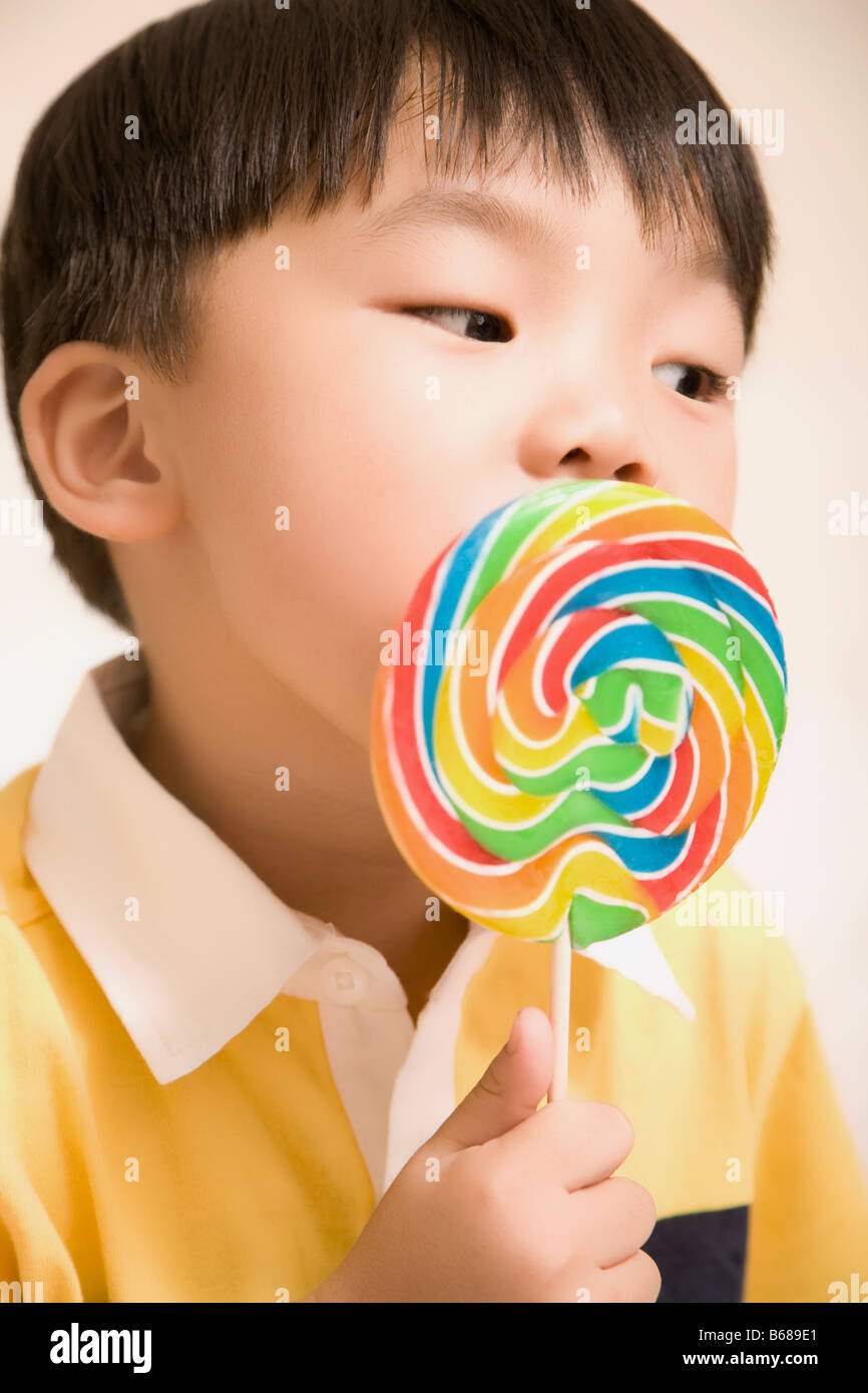 Close-up of a boy eating a lollipop Stock Photo - Alamy