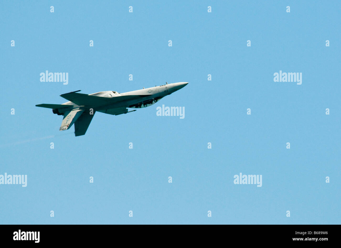 US Navy F-18 Hornet flying upside-down Stock Photo - Alamy