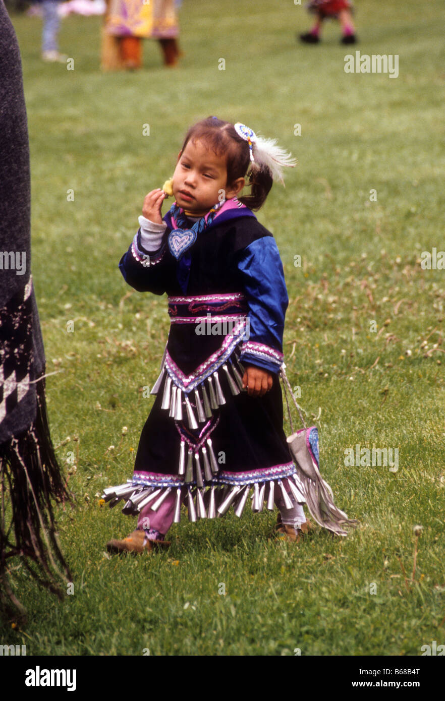 Native Americans in traditional costume perform Indian dances at Powwow ...