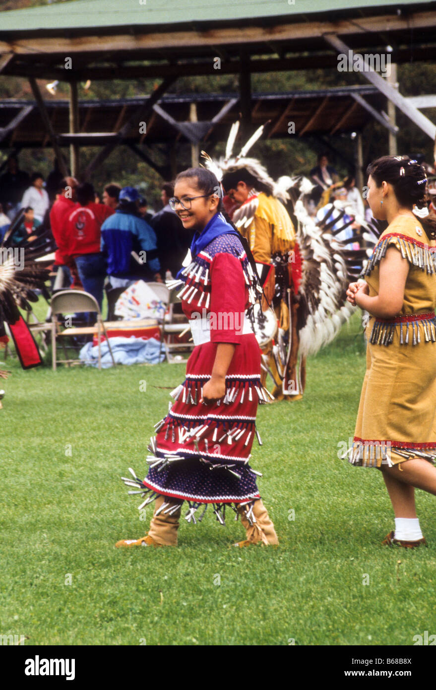 Native Americans in traditional costume perform Indian dances at Powwow ...