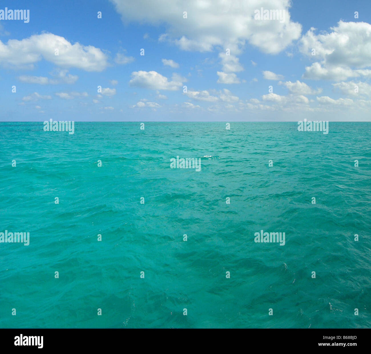 Emerald green ocean hi-res stock photography and images - Alamy