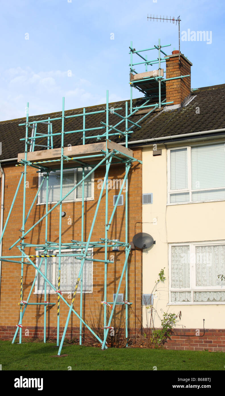 A house with scaffolding in a U.K. city Stock Photo - Alamy