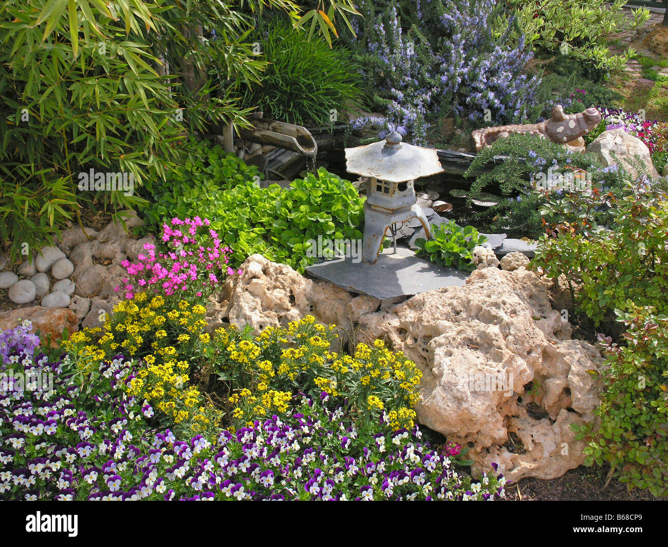 Flowers water gardens rockery hi-res stock photography and images - Alamy