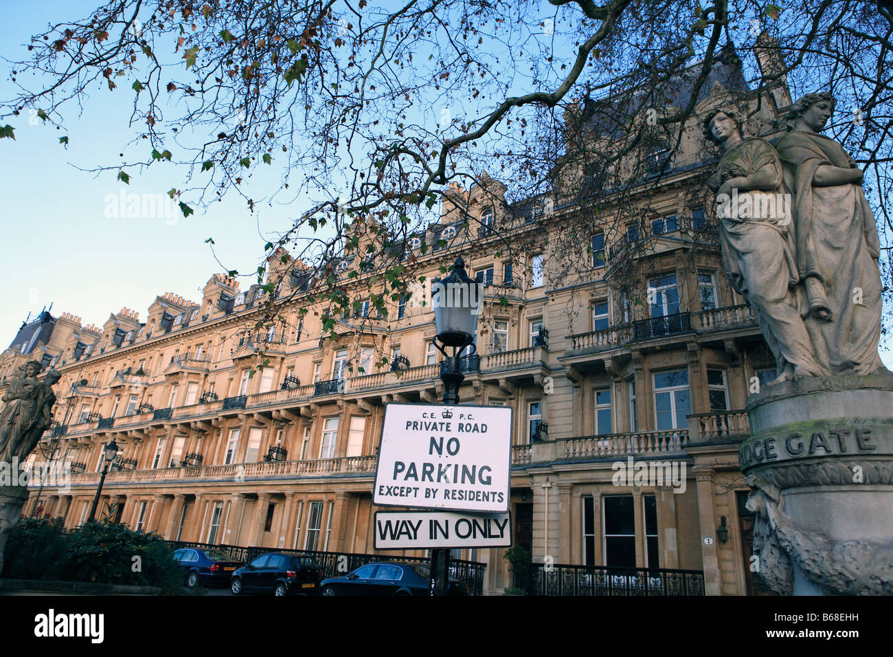 Entrance gate cambridge england hi-res stock photography and images - Alamy