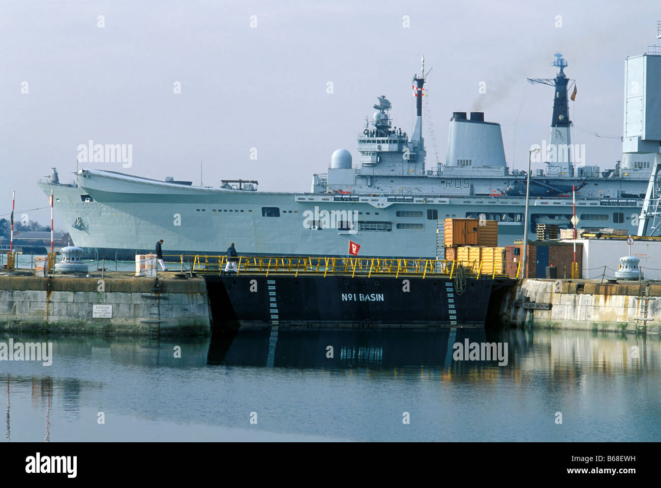 Hms invincible hi-res stock photography and images - Alamy