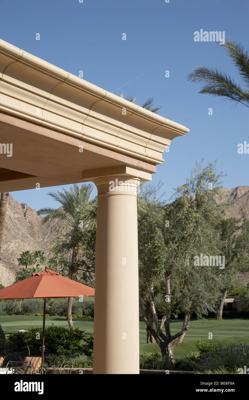 Contemporary roof gutter column detail hi-res stock photography and ...