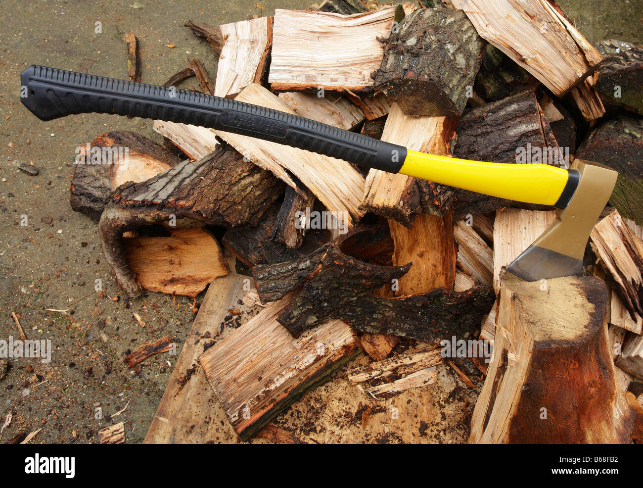 Chopping Fire Wood Stock Photo - Alamy