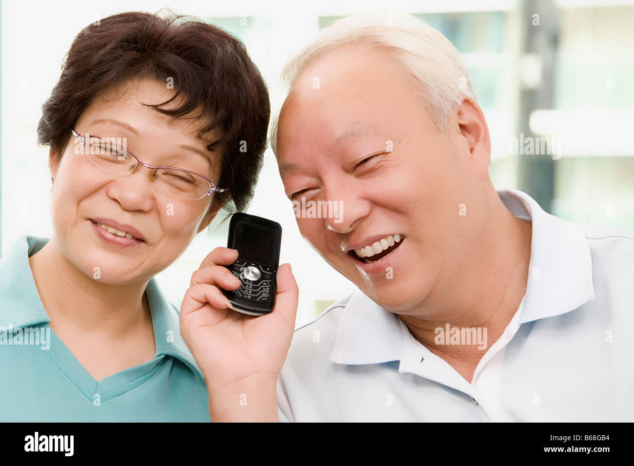 Listening to mobiles hi-res stock photography and images - Alamy