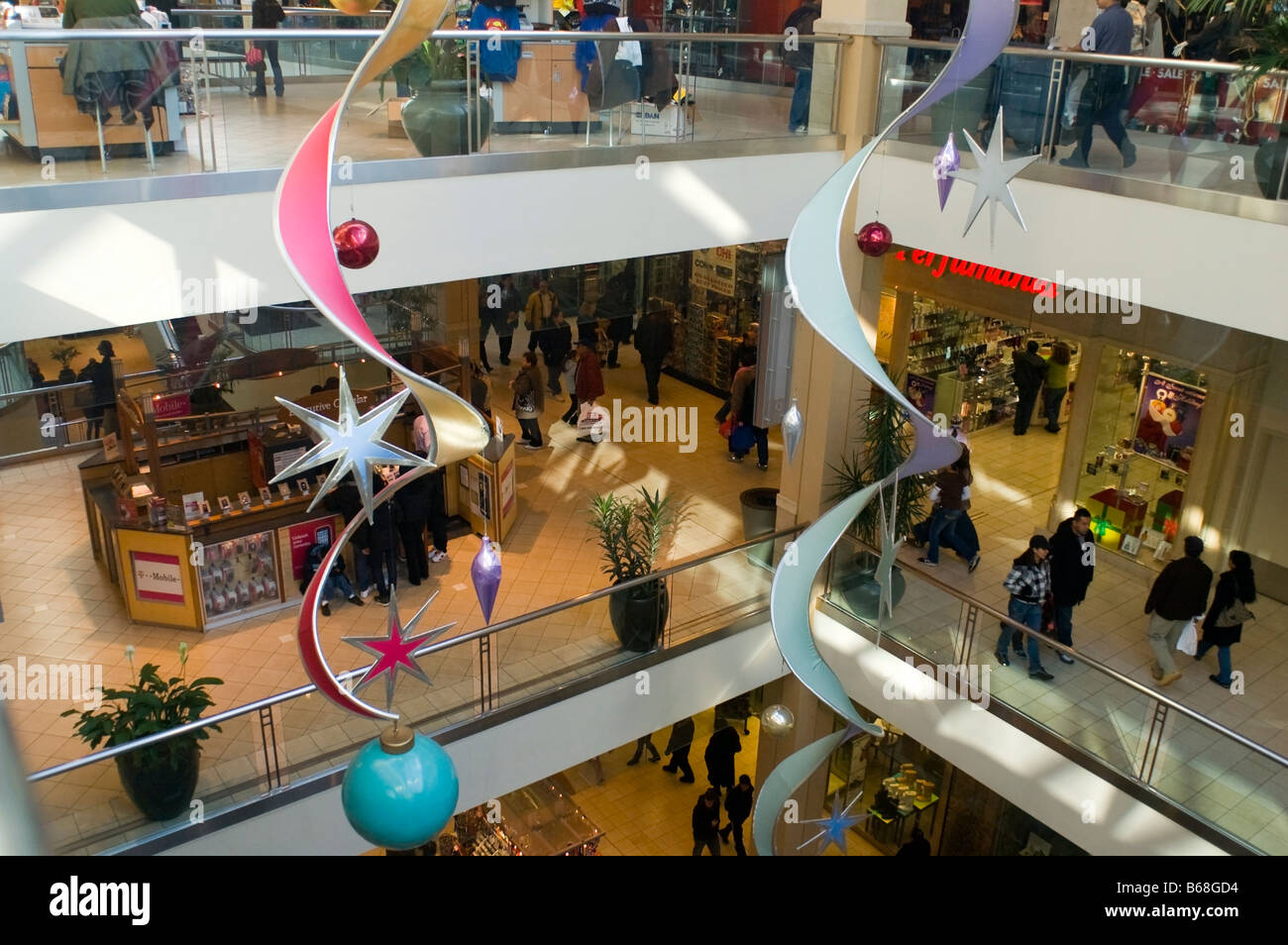 Shopping mall atrium hi-res stock photography and images - Alamy