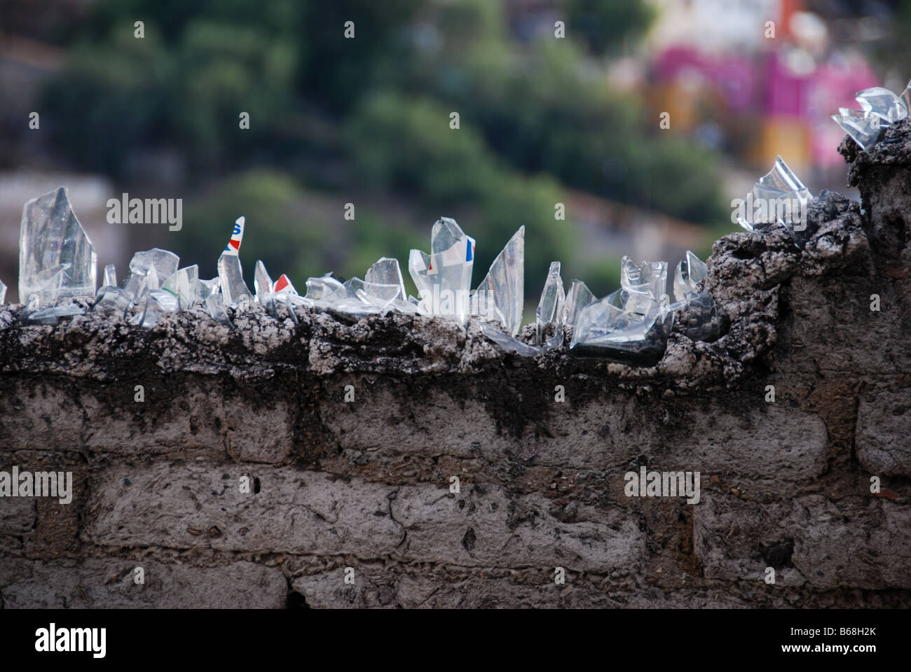 Broken glass on top of wall hi-res stock photography and images - Alamy