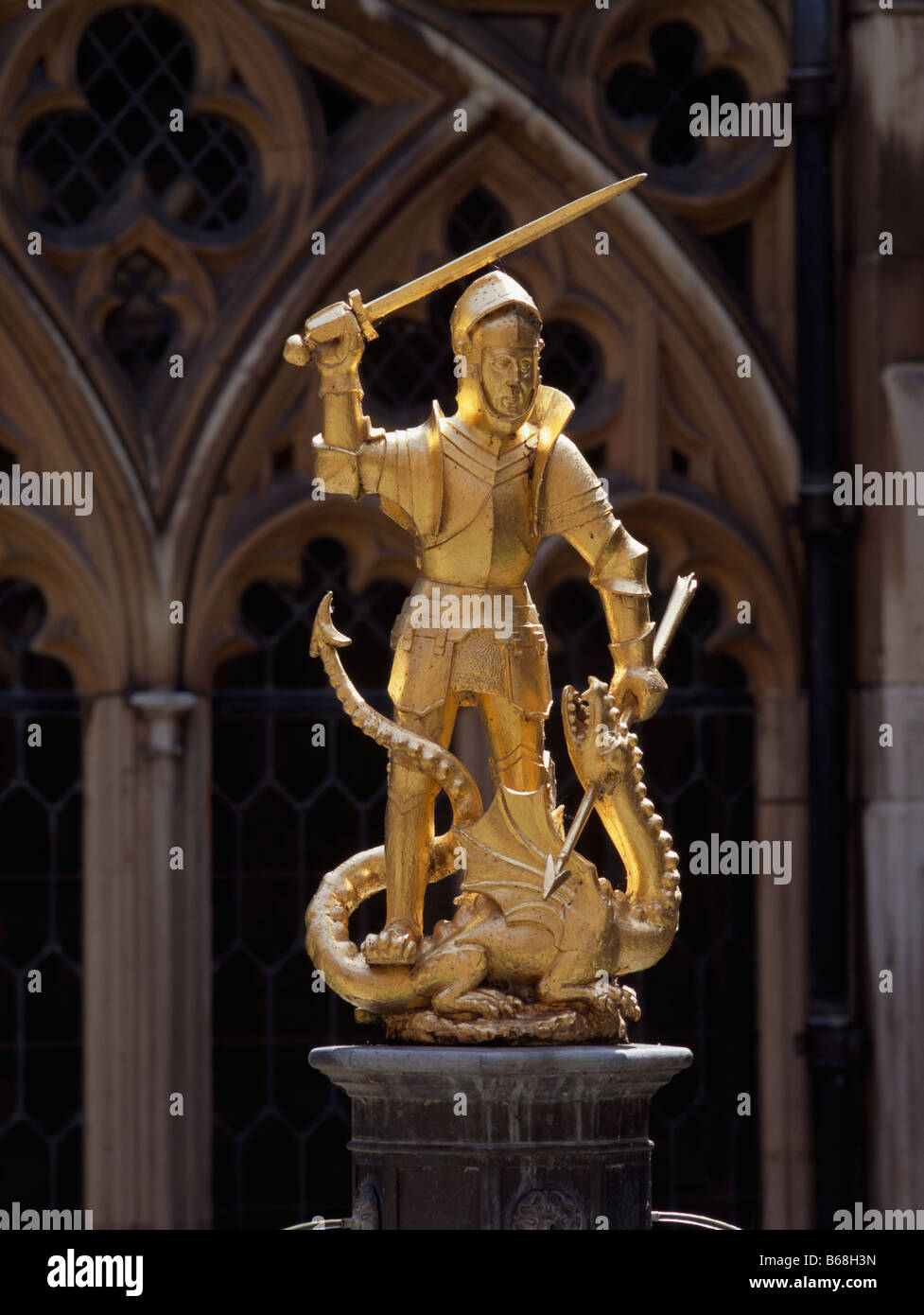 St George Statue, St George'S Windsor Stock Photo - Alamy
