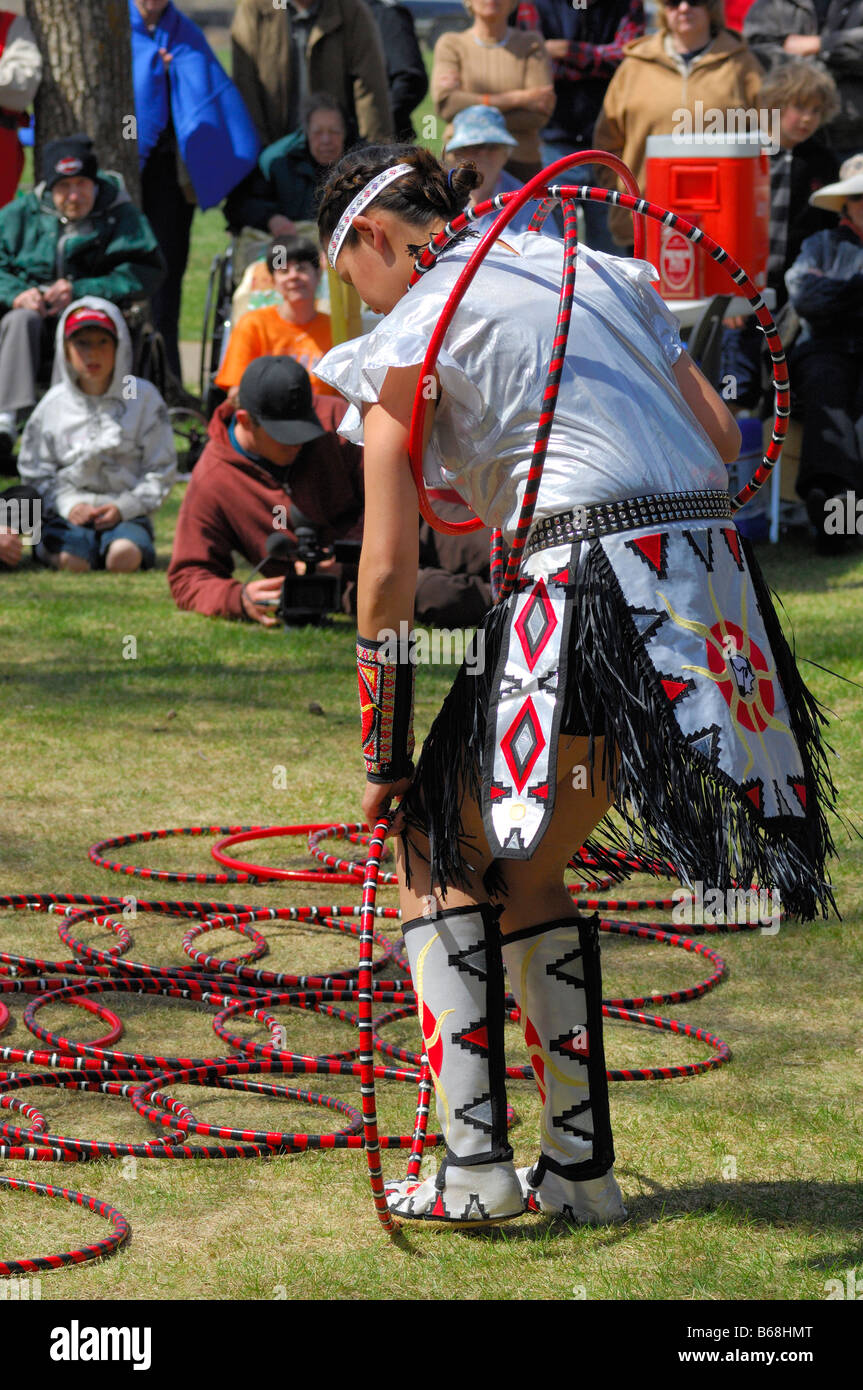 Native american hoop dance hi-res stock photography and images - Alamy