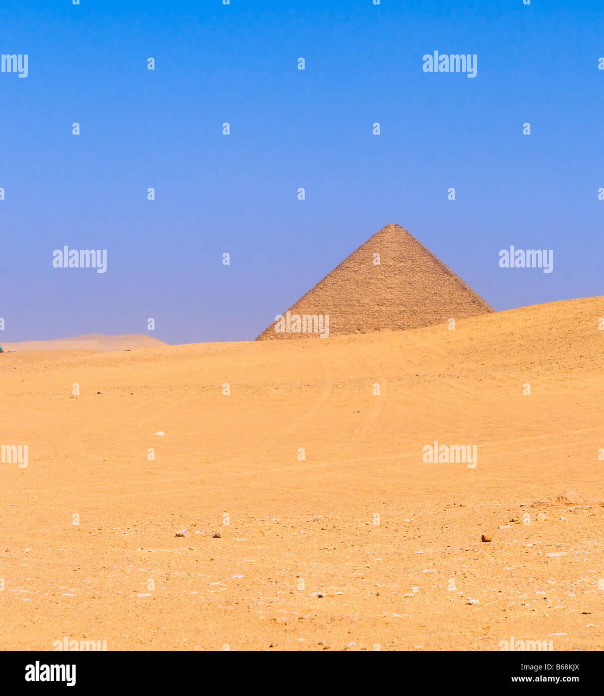 Red pyramid hi-res stock photography and images - Alamy