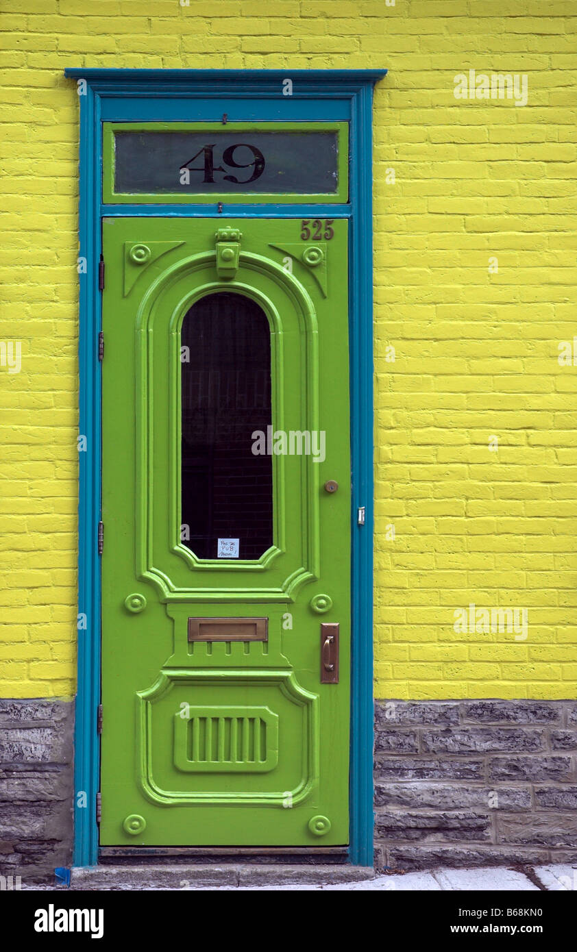 Canada quebec city red door hi-res stock photography and images - Alamy