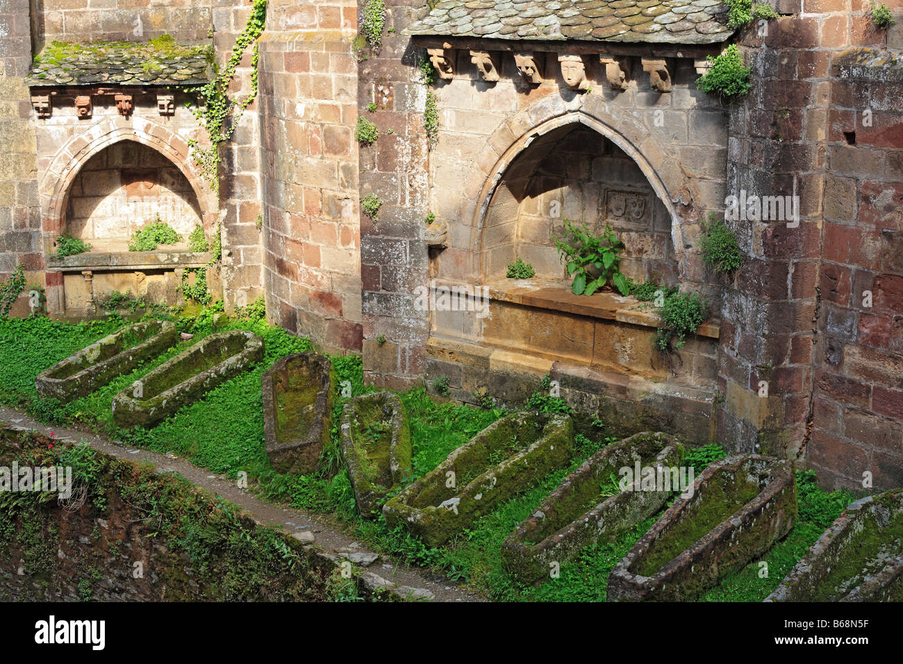 Church architecture, Romanesque Sainte Foy abbey church (1124), Conques ...