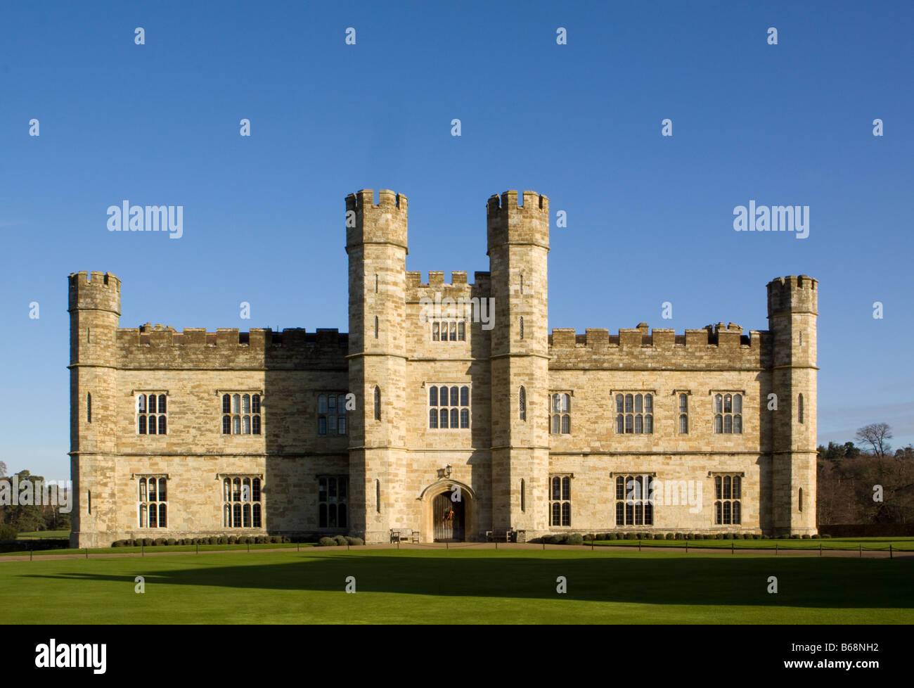 Leeds castle kent england hi-res stock photography and images - Alamy