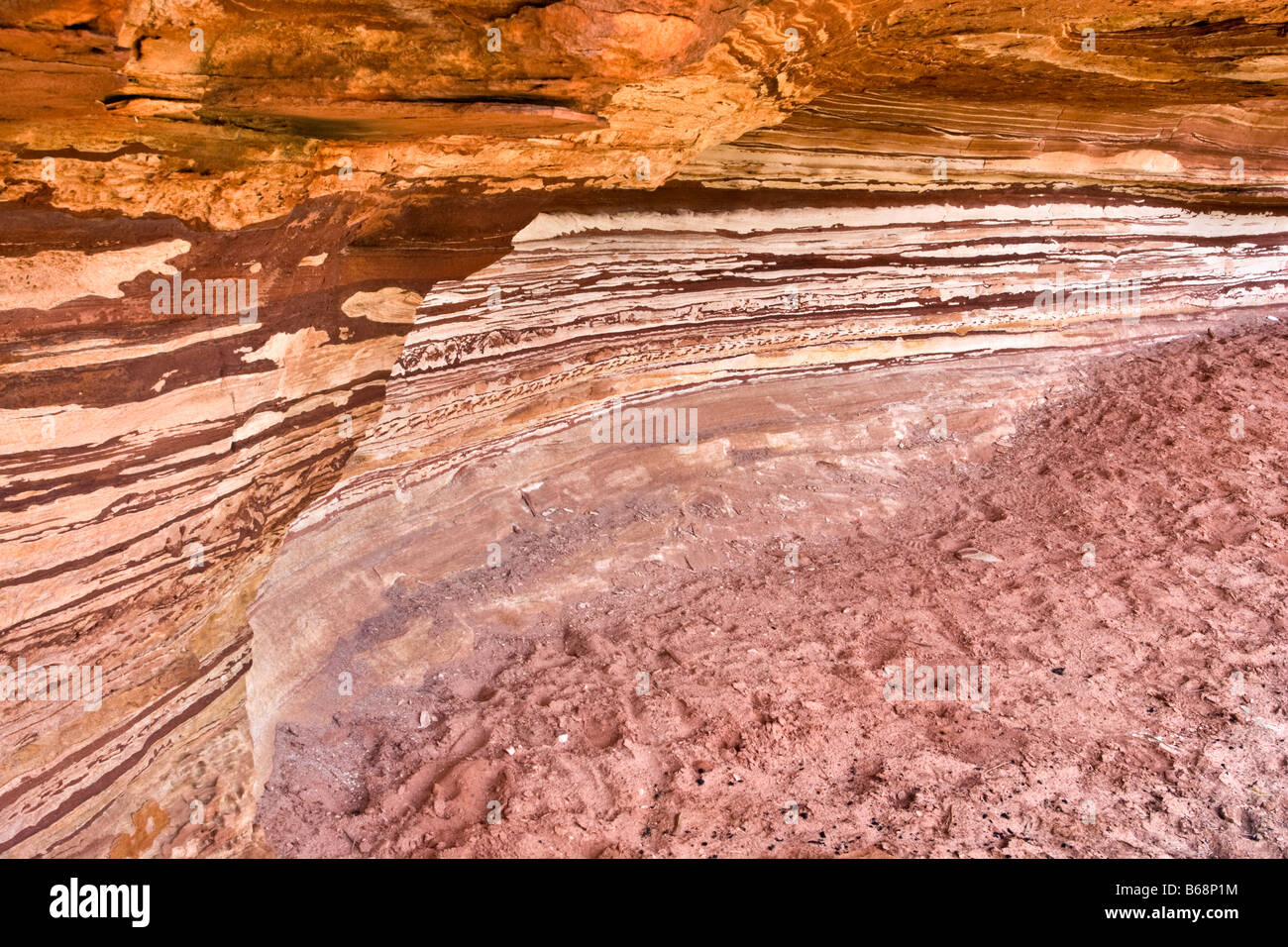 Layers of Tumblagooda Sandstone on an overhang at Kalbarri National ...