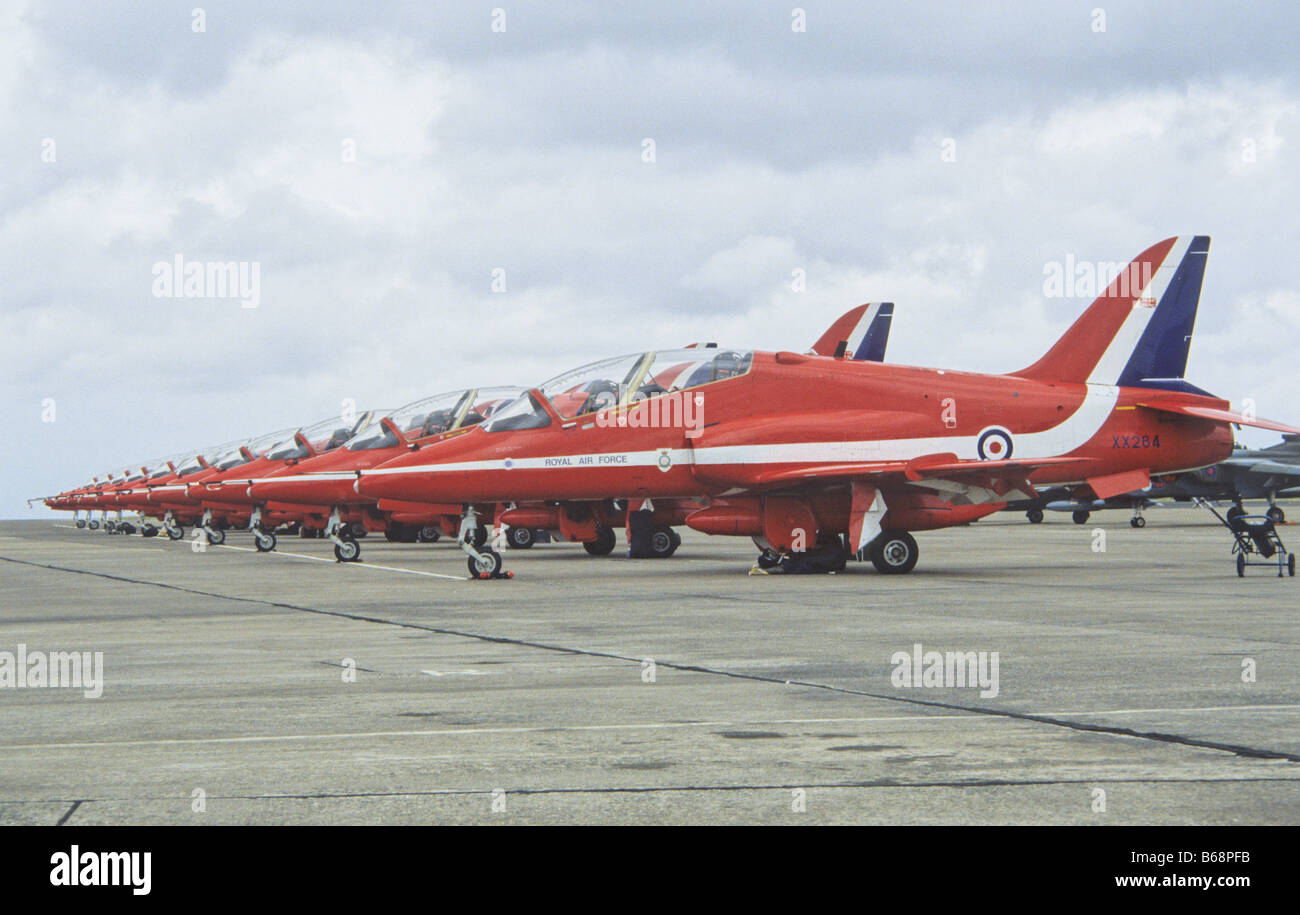 Uniform arrows hi-res stock photography and images - Alamy