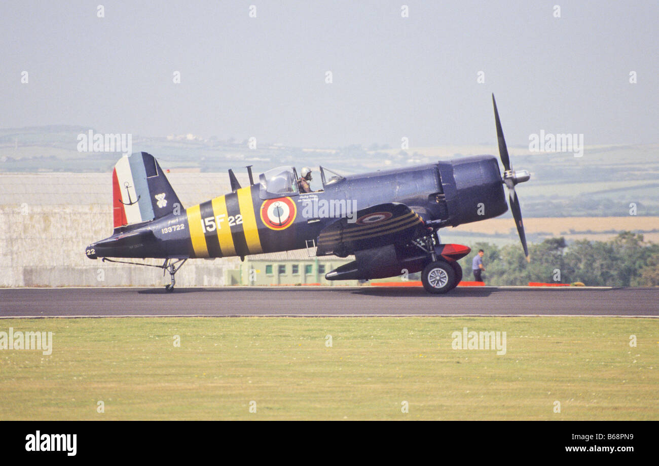 World war 2 aircraft taking off hi-res stock photography and images - Alamy