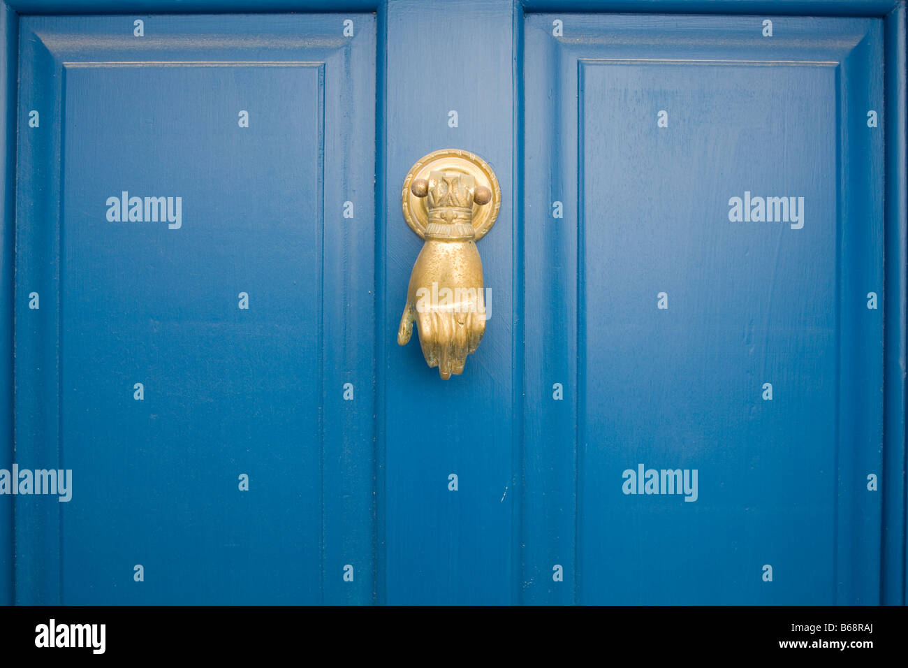 Door rapper hi-res stock photography and images - Alamy