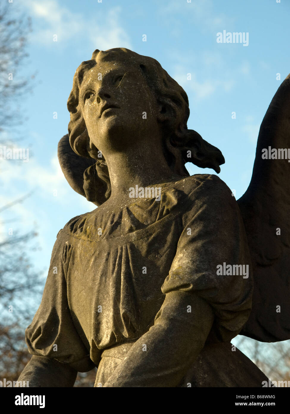 Angel gravestone hi-res stock photography and images - Alamy