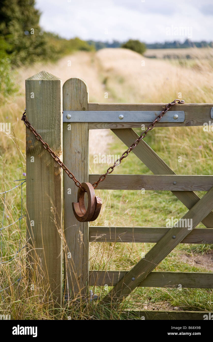 A public gateway on the famous Devils Dike in Newmarket Stock Photo - Alamy
