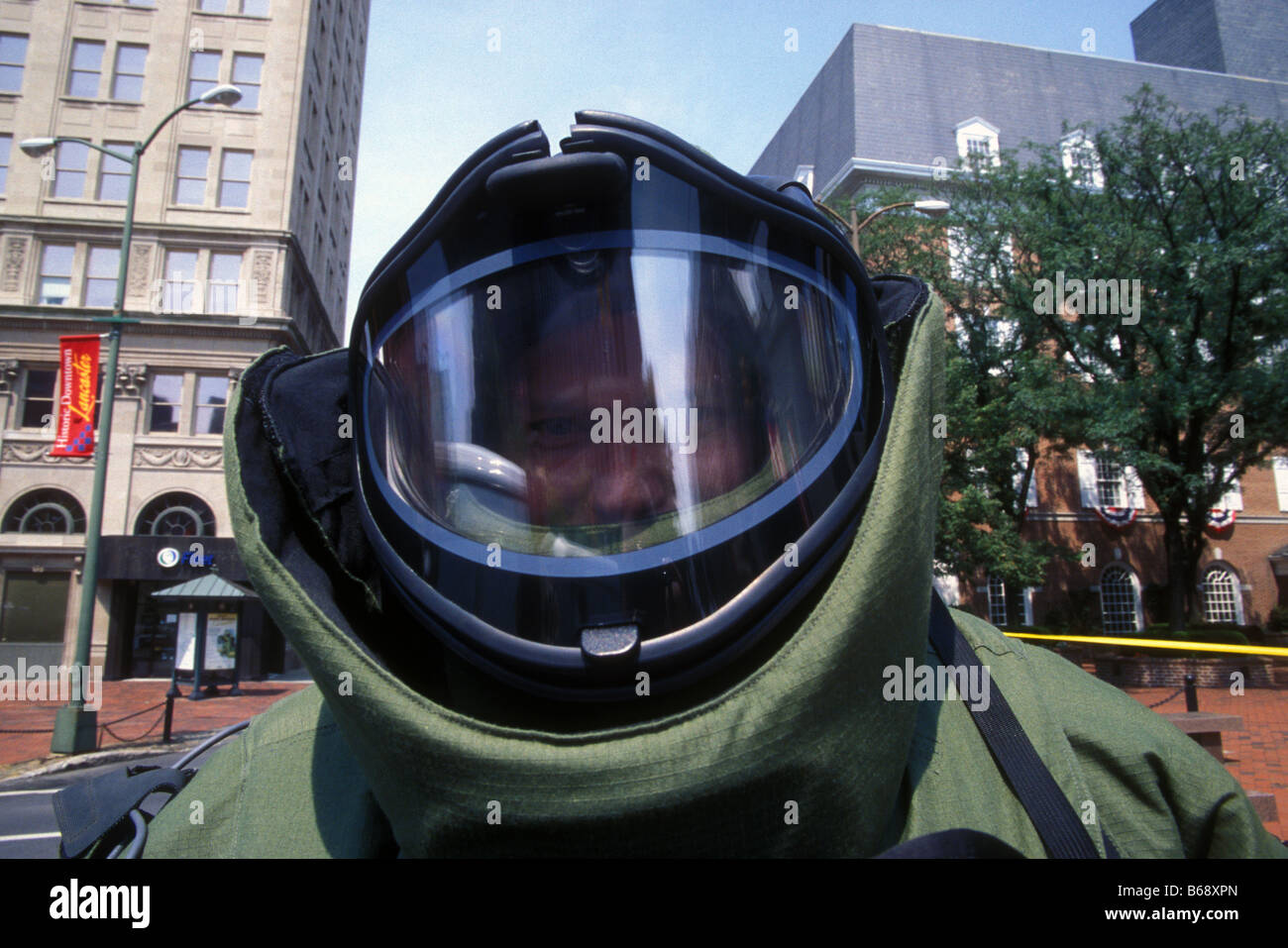 Officer in a bomb disposal protection suit and mask Stock Photo - Alamy