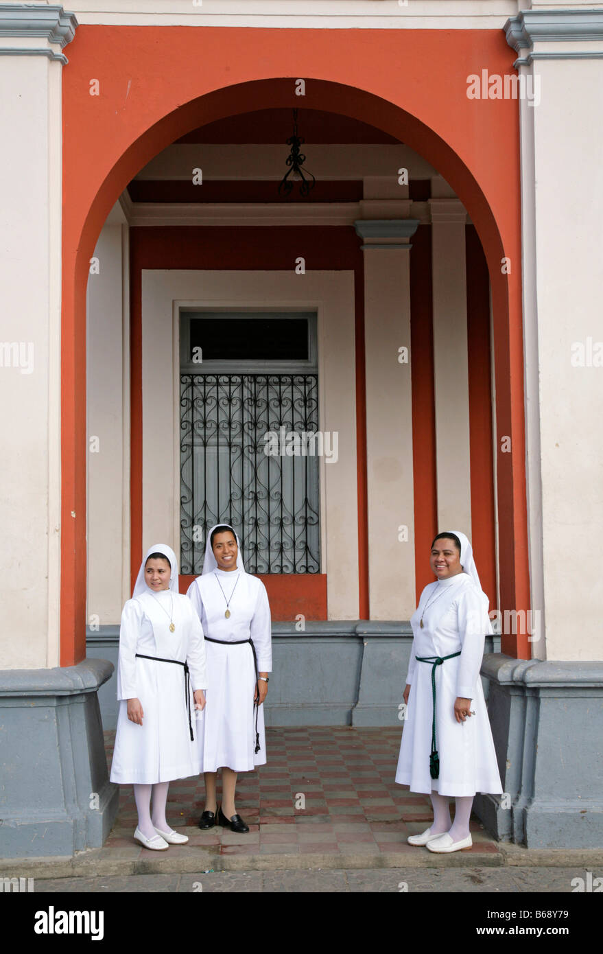 Colonial building and architecture and nicaraguan nuns Granada ...