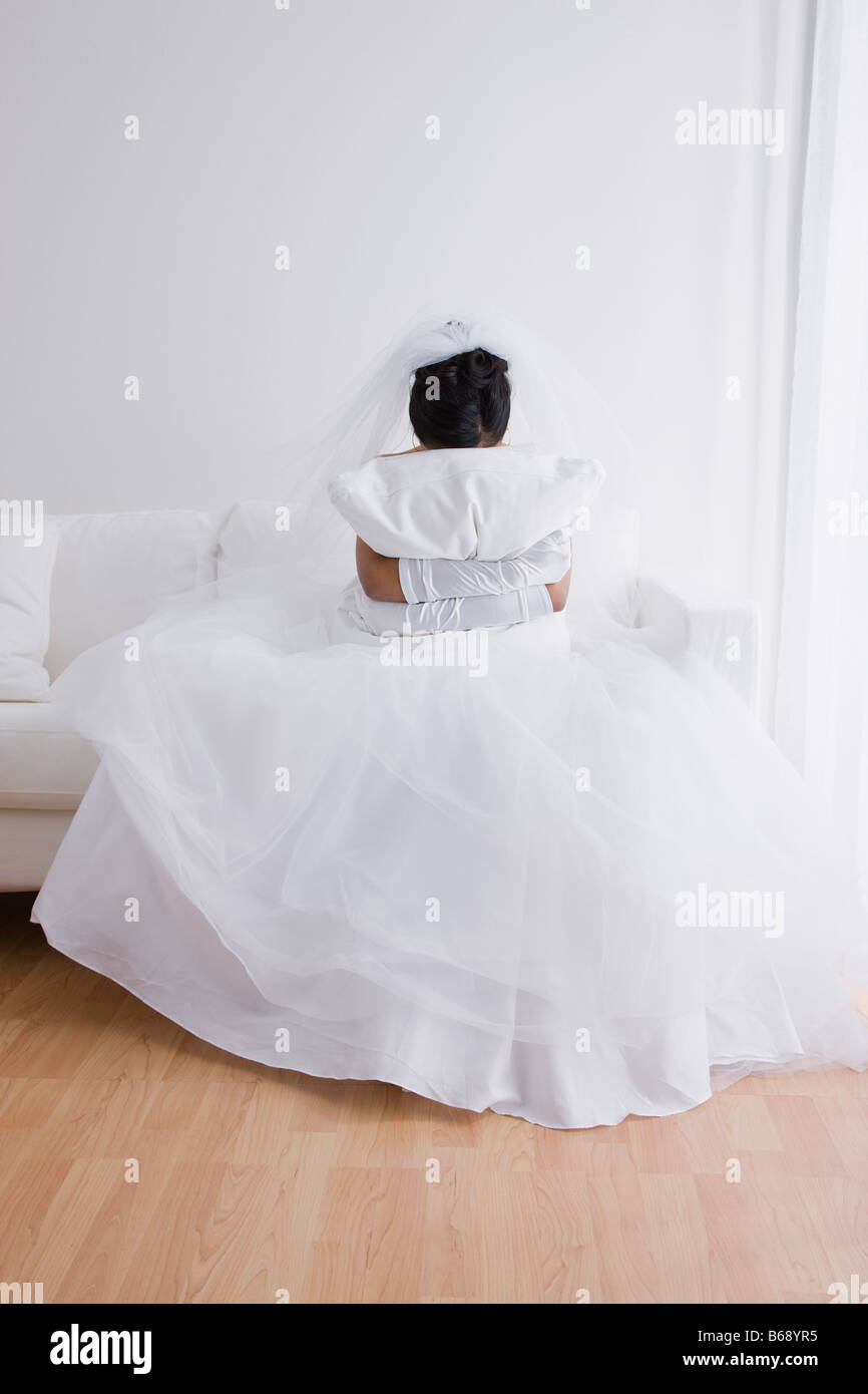 Crying bride hi-res stock photography and images - Alamy
