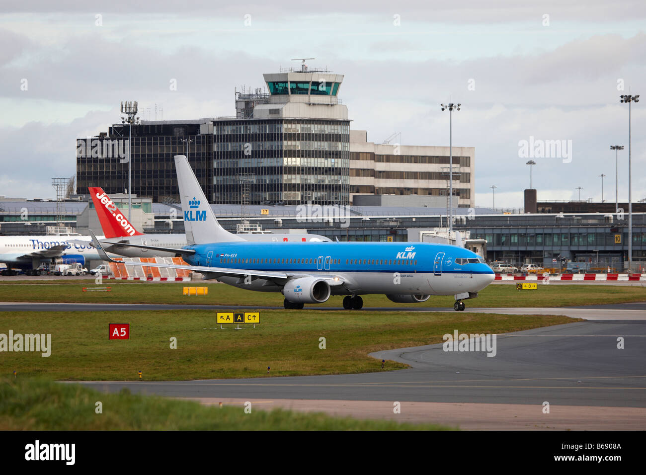 Manchester aircraft manufacturing hi-res stock photography and images ...
