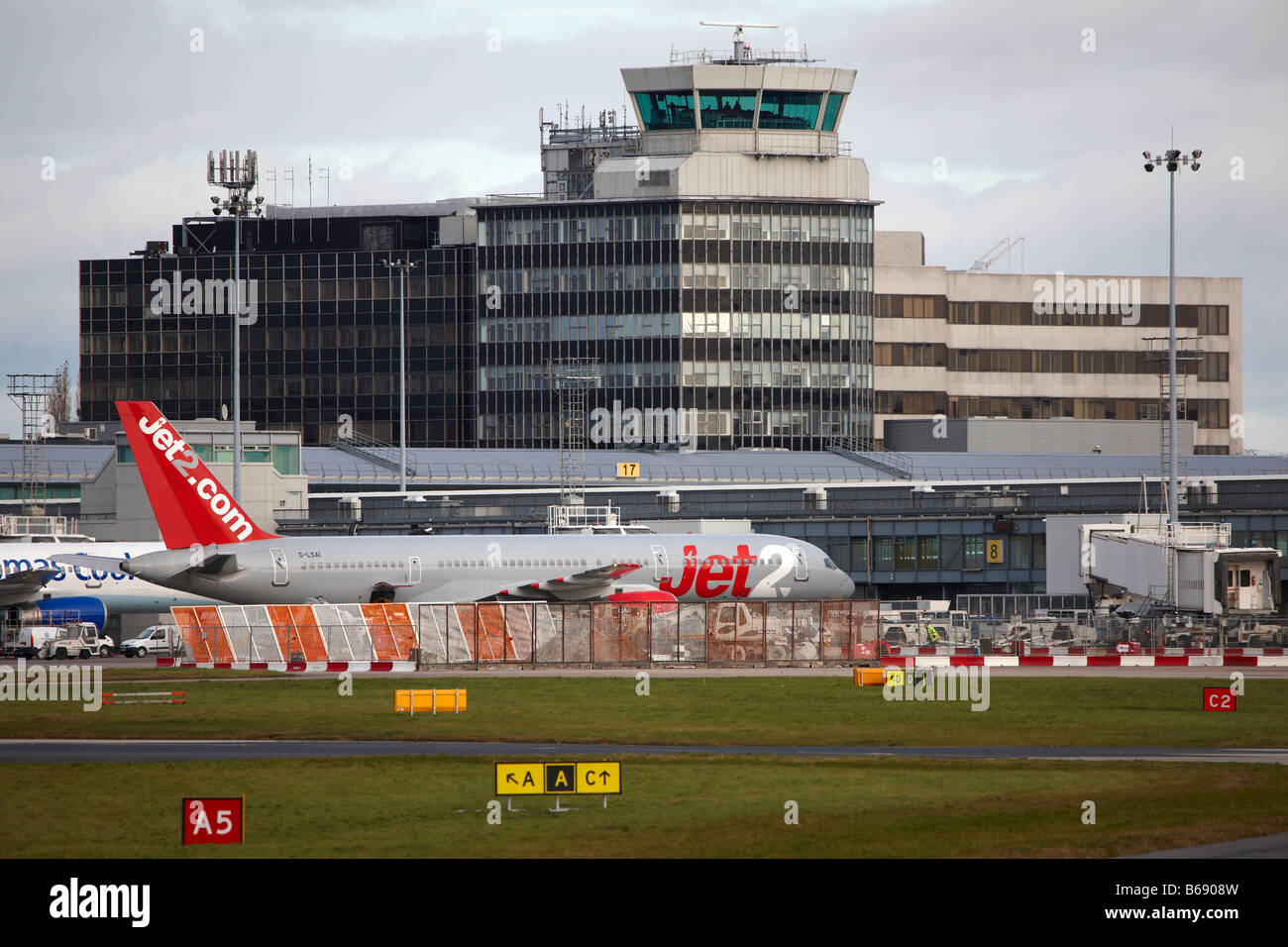 Jet2 plane manchester airport hi-res stock photography and images - Alamy