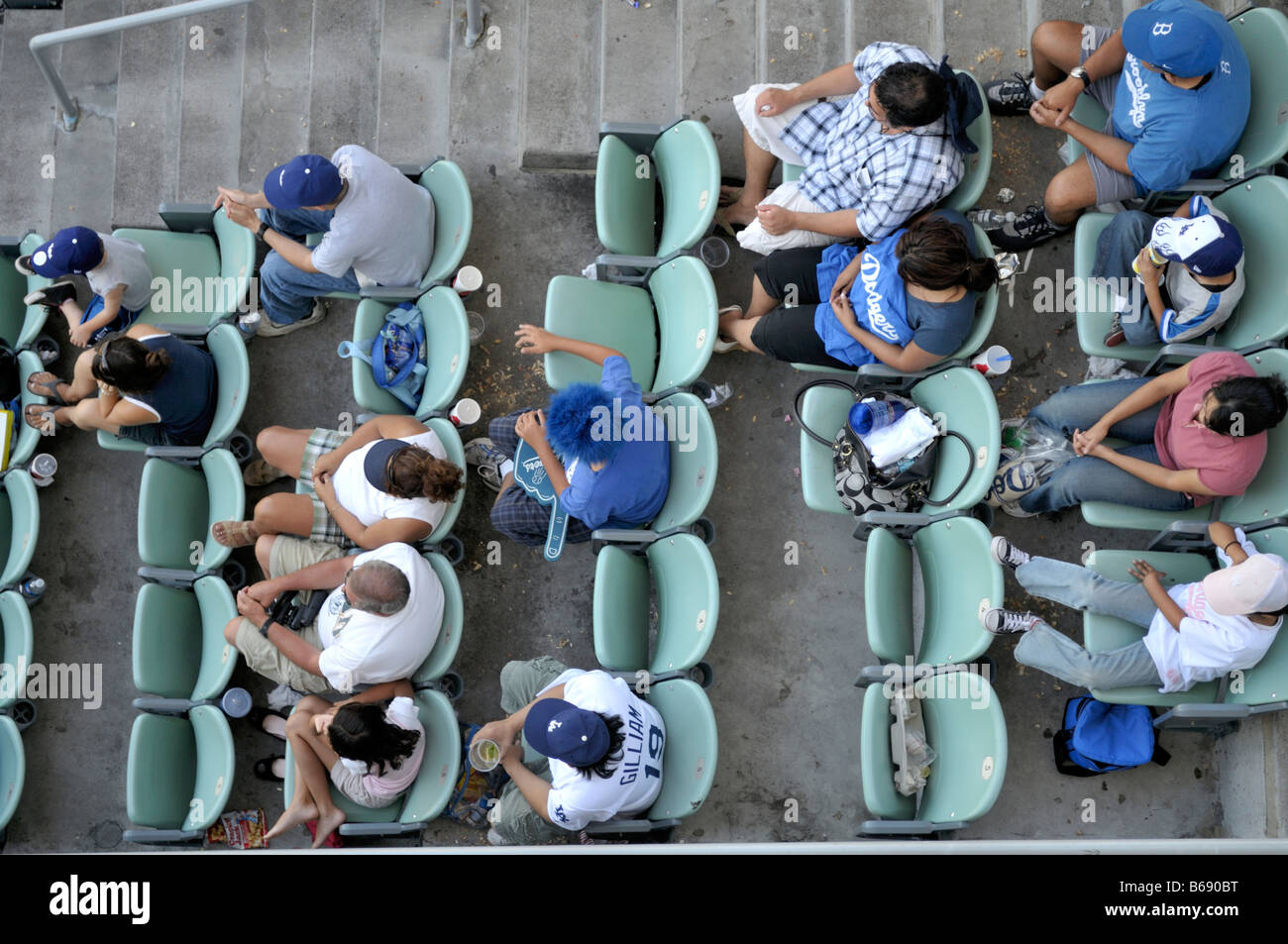 Overhead crowd hi-res stock photography and images - Alamy