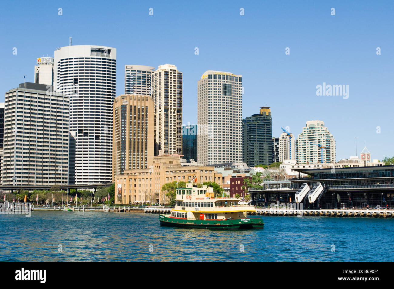Ferries at Circular Quay in Sydney harbour Stock Photo - Alamy