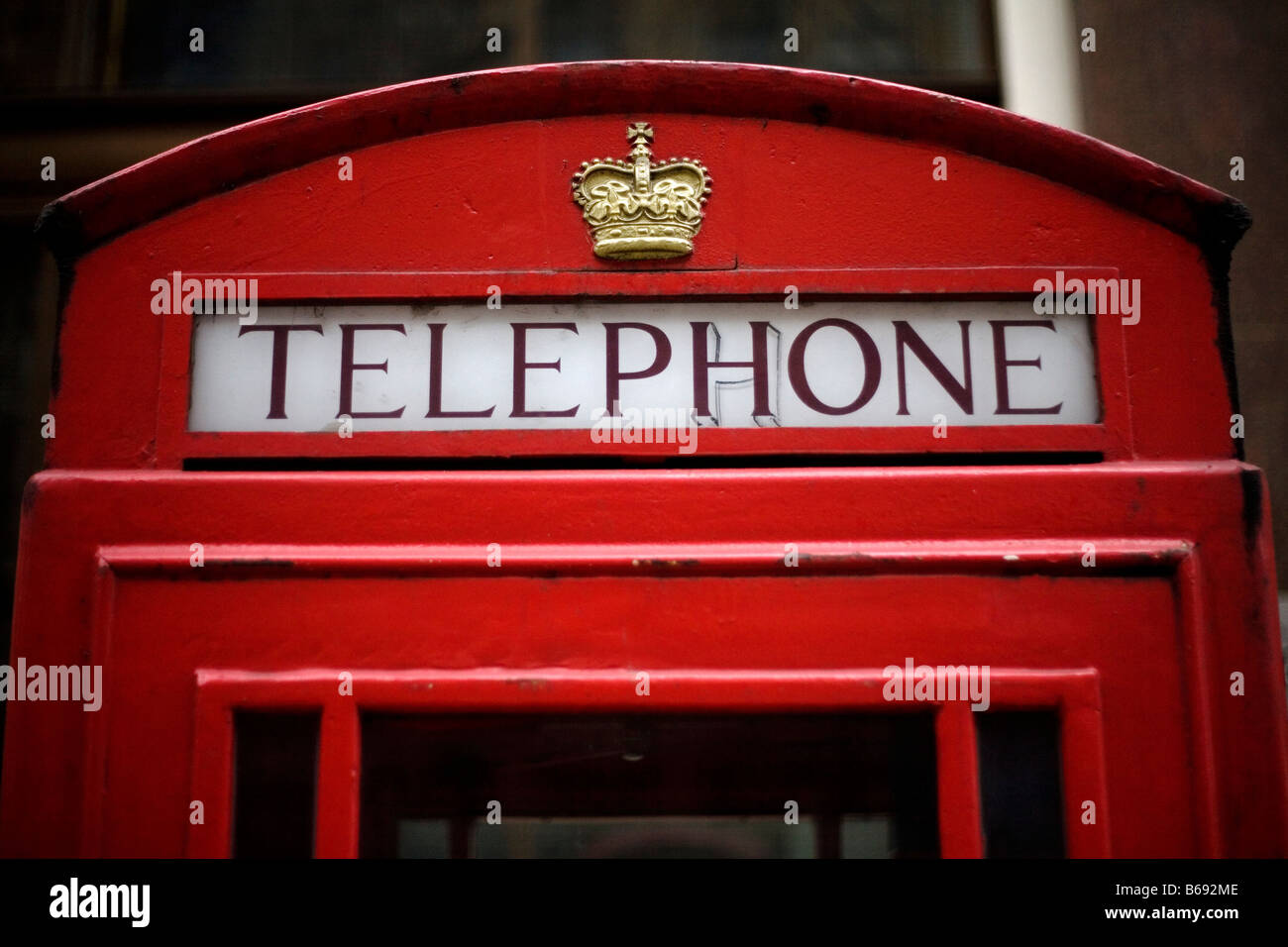 British red telephone box hi-res stock photography and images - Alamy