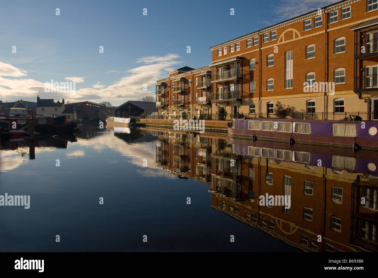 New build barge hi-res stock photography and images - Alamy
