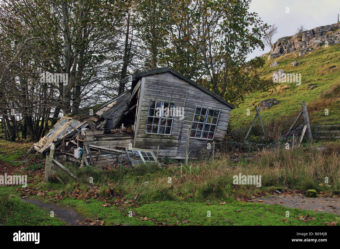 Collapsing wooden shed Stock Photo - Alamy