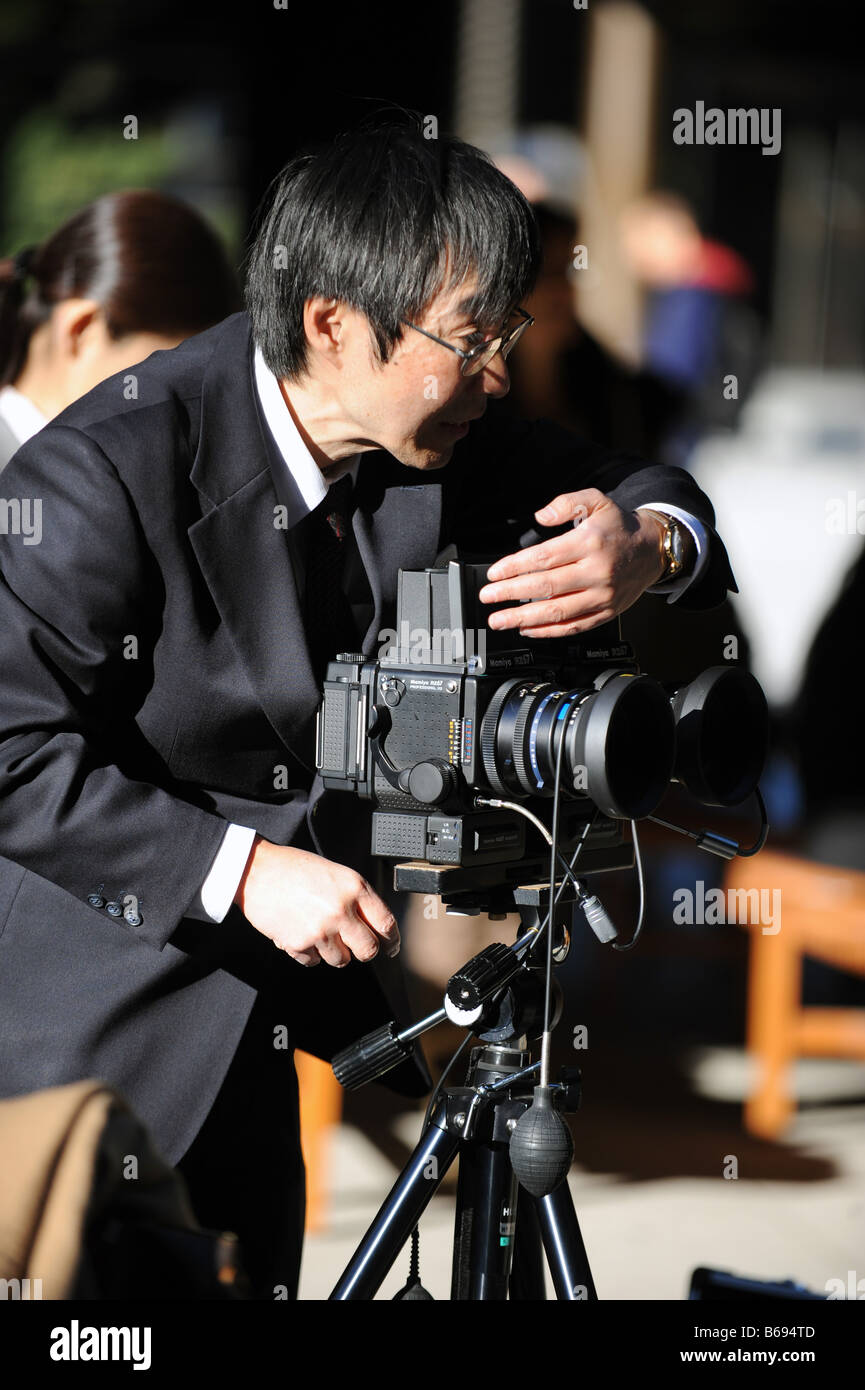 A Japanese wedding photographer Stock Photo - Alamy