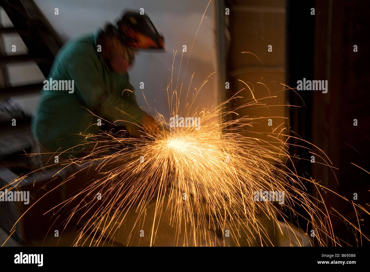 Sparks flying from welding work hi-res stock photography and images - Alamy
