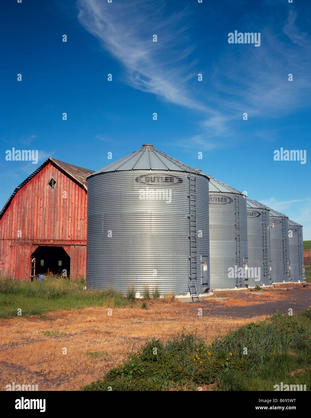 Grain silos of a farm High Resolution Stock Photography and Images - Alamy