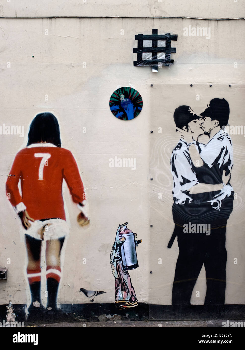 Kissing police hi-res stock photography and images - Alamy