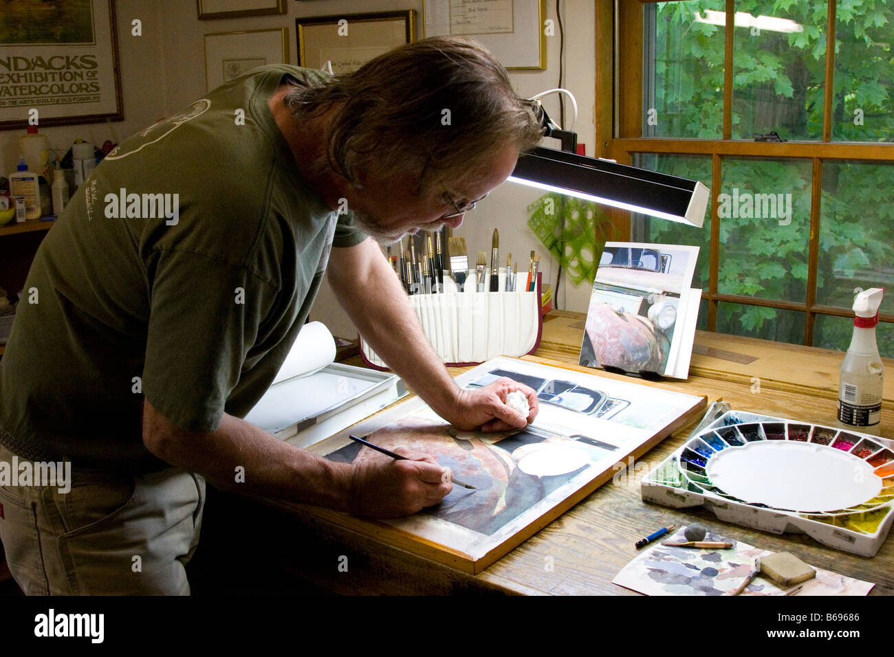 Watercolor artist at work Stock Photo - Alamy