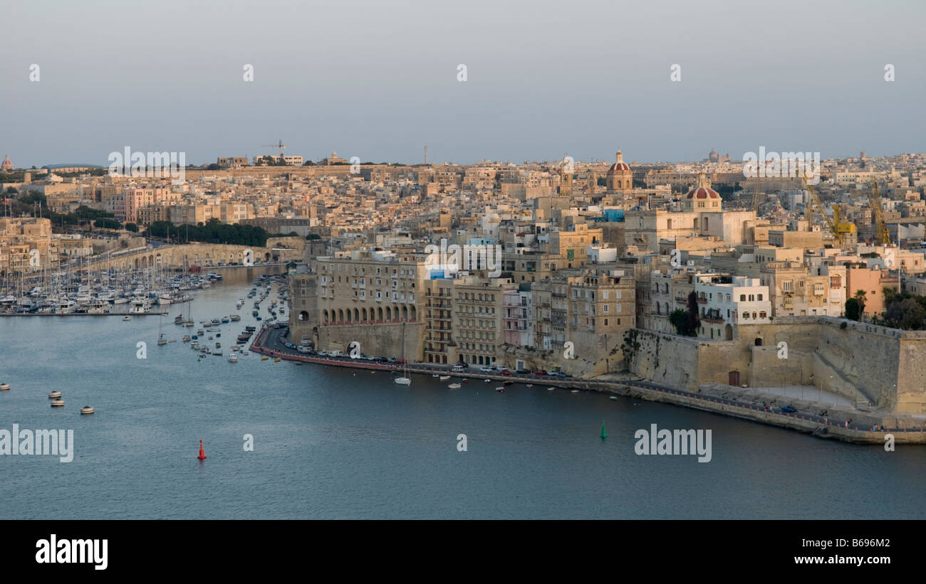 Senglea of the Three Cities, Grand Harbour from Upper Barrakka Gardens ...