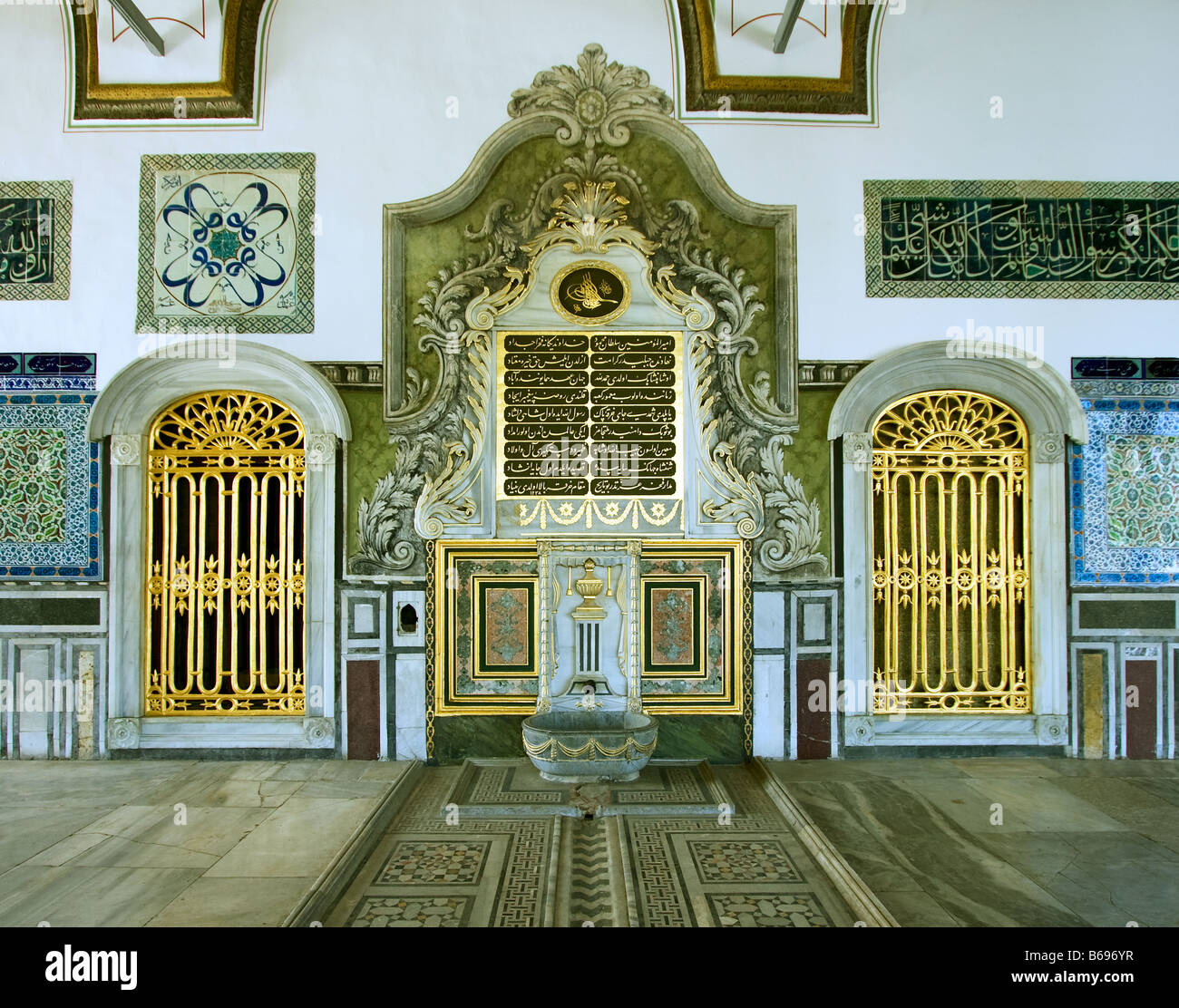Topkapi Palace golden door and ornamental walls in Istanbul Stock Photo ...