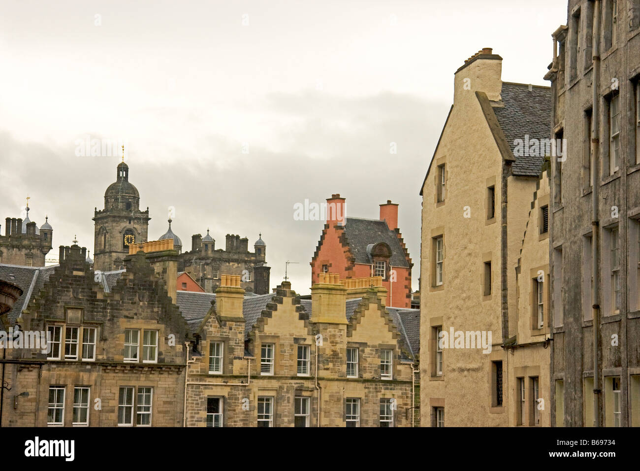 Houses and rooftops of the Old Town Edinburgh Stock Photo - Alamy