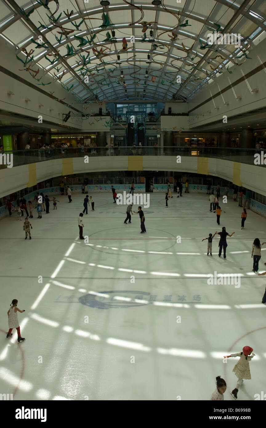 China ice skating hi-res stock photography and images - Alamy