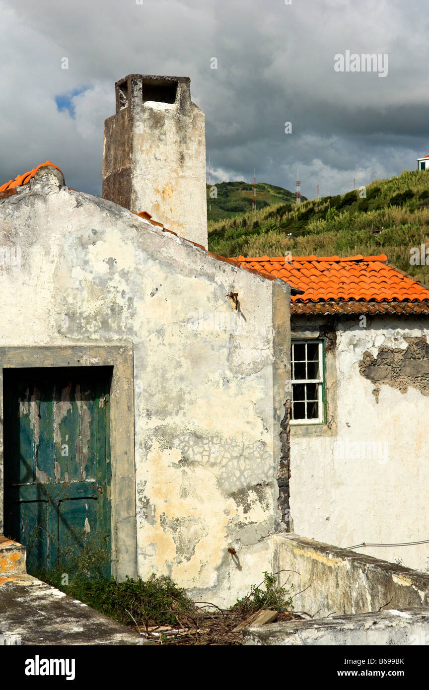 Old dilapidated buildings hi-res stock photography and images - Alamy